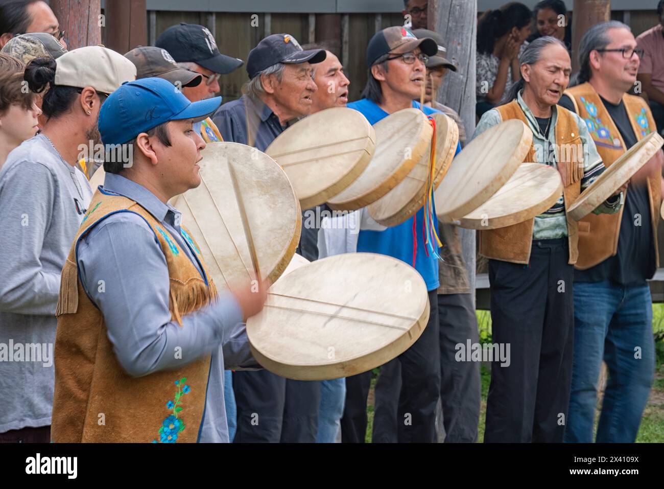 Indigenous dance group canada hi-res stock photography and images - Alamy