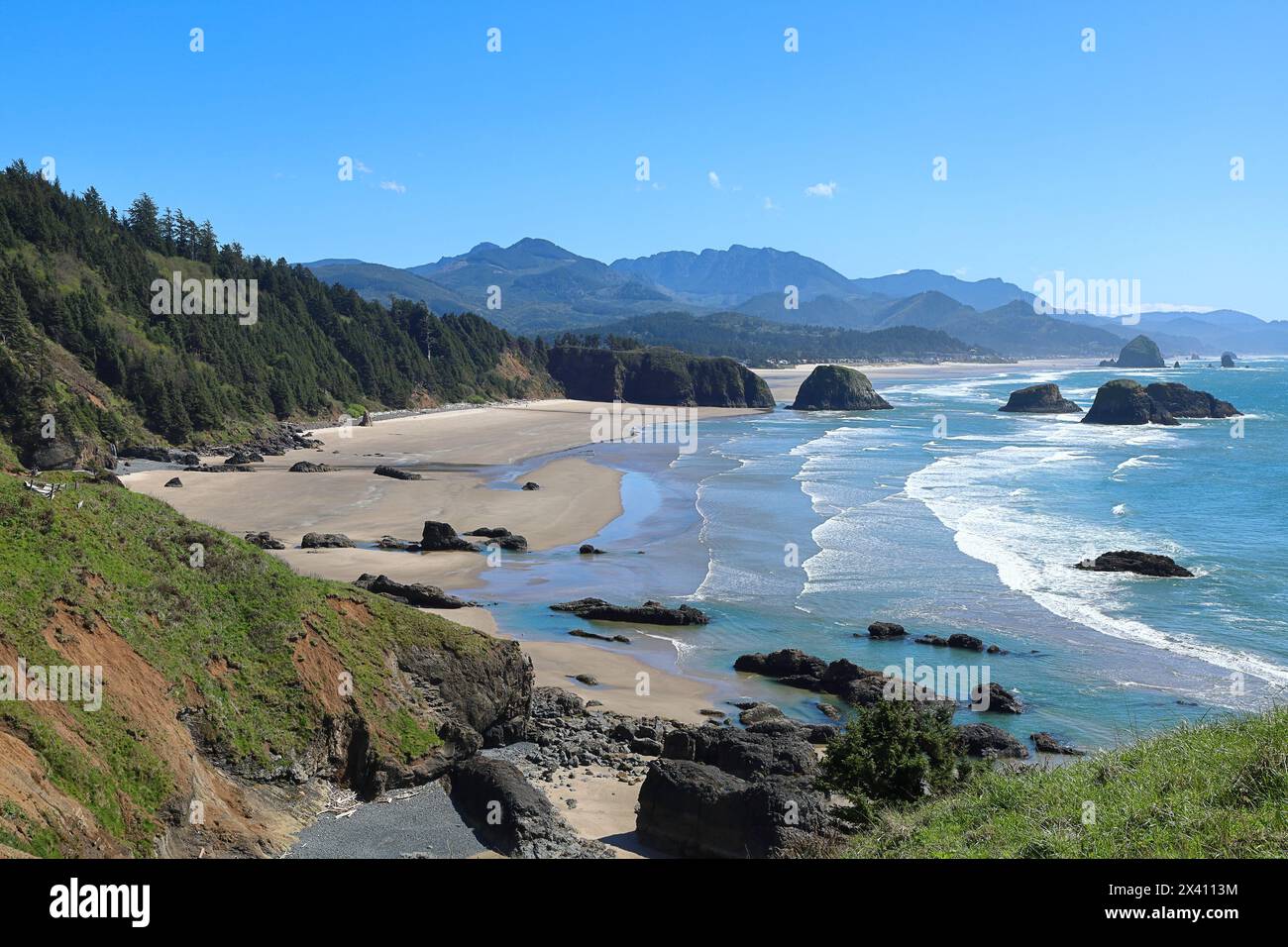 View from Ecola State Park Viewpoint overlooking Crescent Beach and in ...