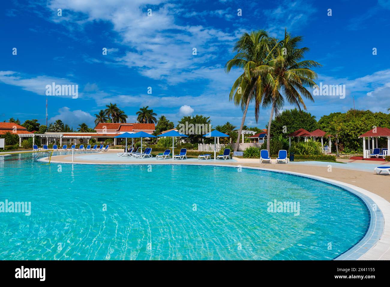 Curved swimming pool hi-res stock photography and images - Alamy