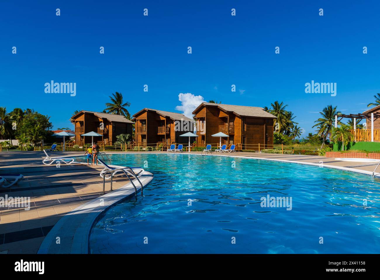 Resort accommodations and swimming pool in the Caribbean, with palm ...