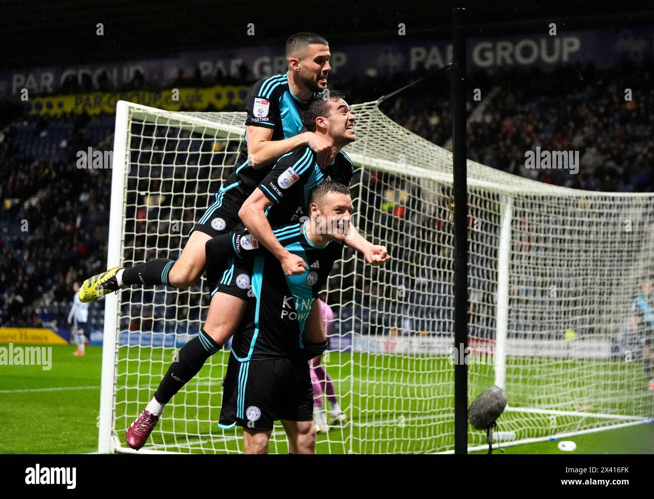 Leicester City's Jamie Vardy celebrates scoring their side's second ...
