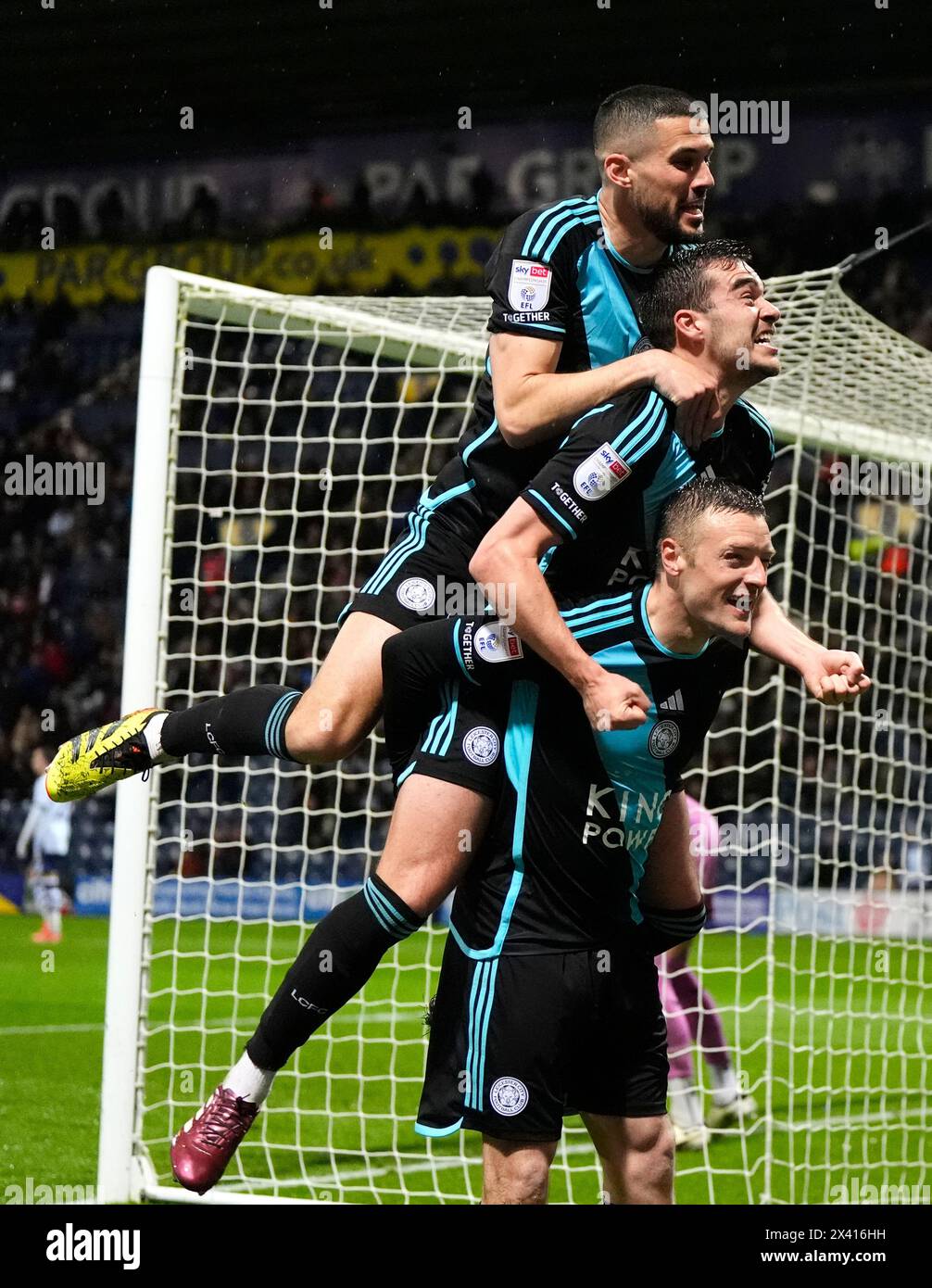 Leicester City's Jamie Vardy celebrates scoring their side's second ...
