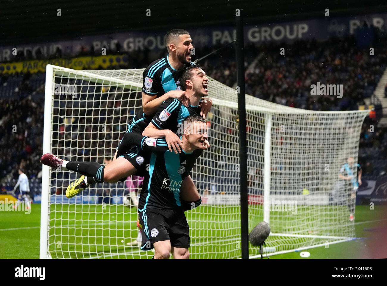 Leicester City's Jamie Vardy celebrates scoring their side's second ...