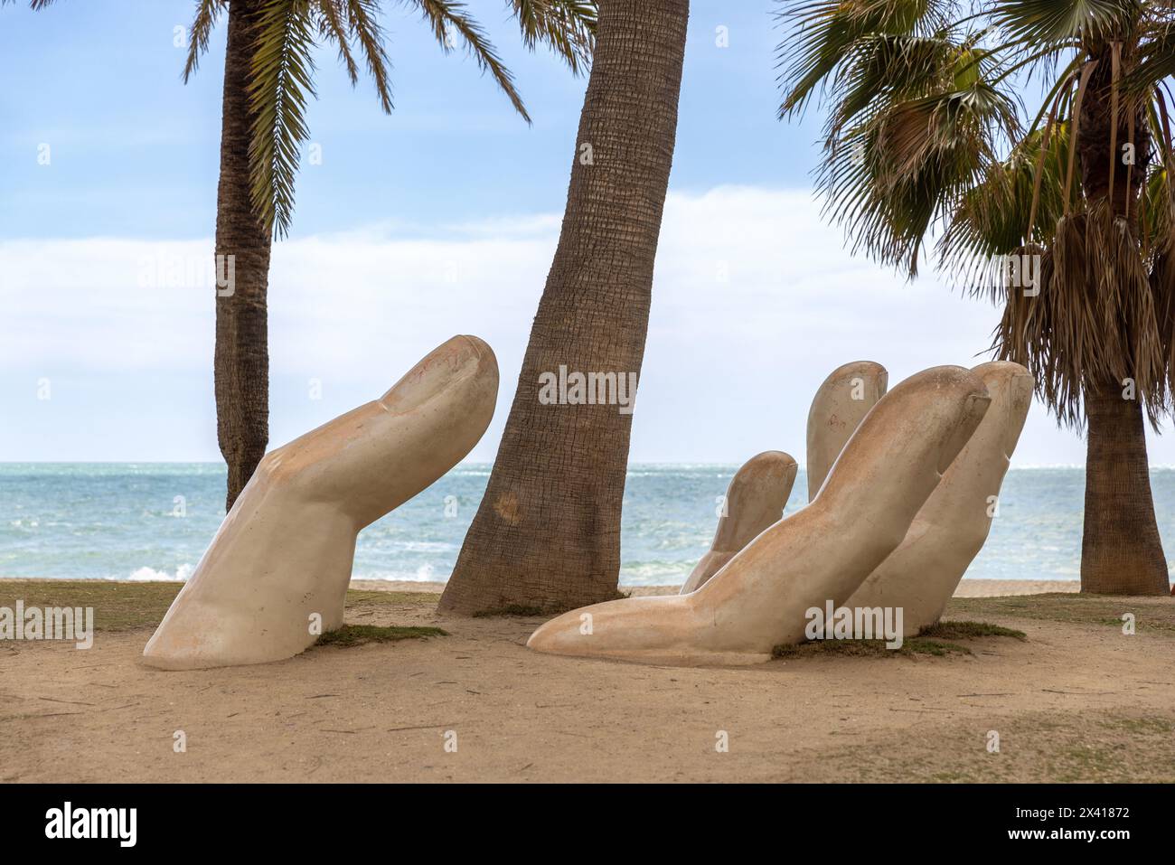"Open Hand" sculpture in Fuengirola, Spain, on a warm spring day Stock ...