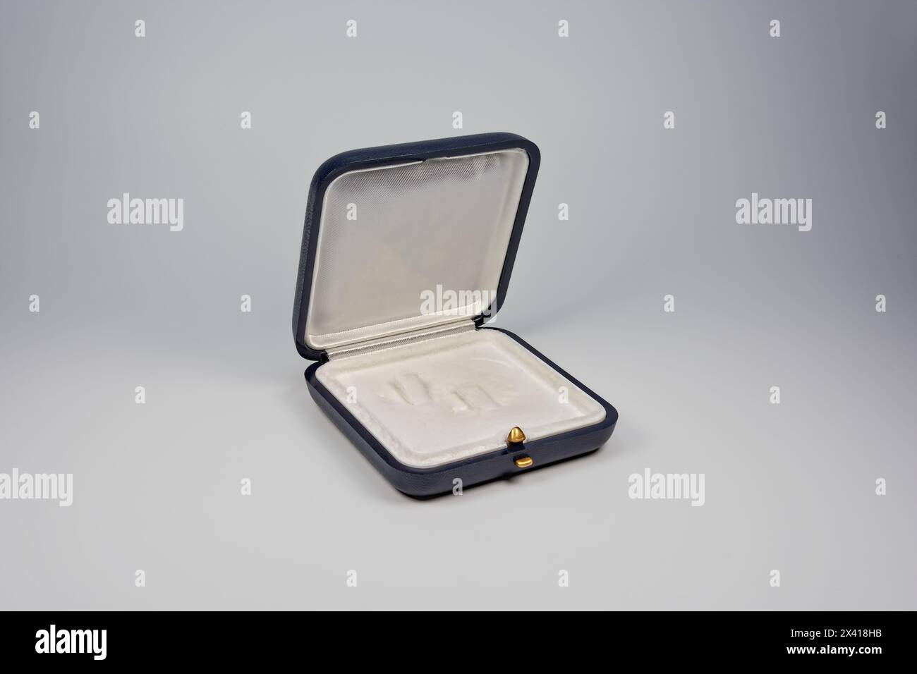 Jewelry Box Logo Mockup Branding 3D Rendering on Isolated Background ...