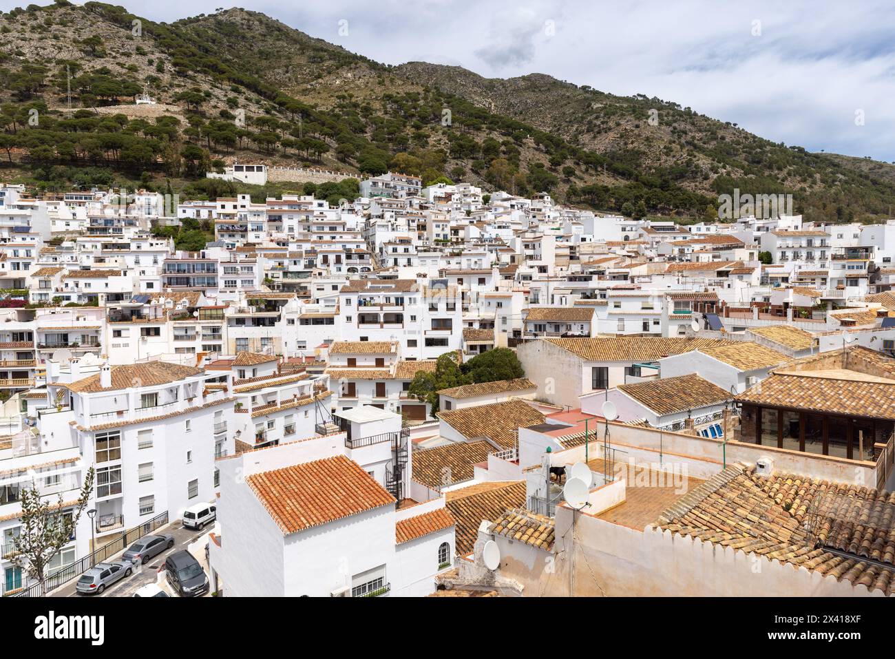 Traditions white Spanish style buildings in village on Costa del Sol ...