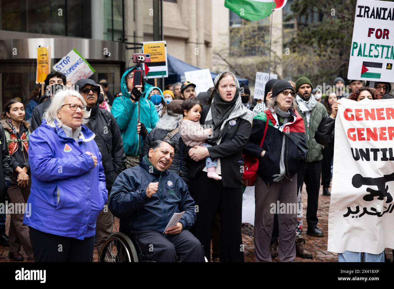 Union Members and community supporters gathered at the Federal Building ...