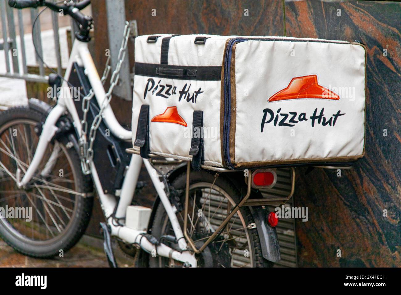 Pizza Hut Delivery Bike Stock Photo - Alamy