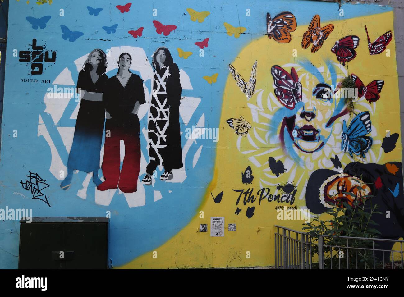 Street art on Peckham Road by 7th pencil Stock Photo - Alamy