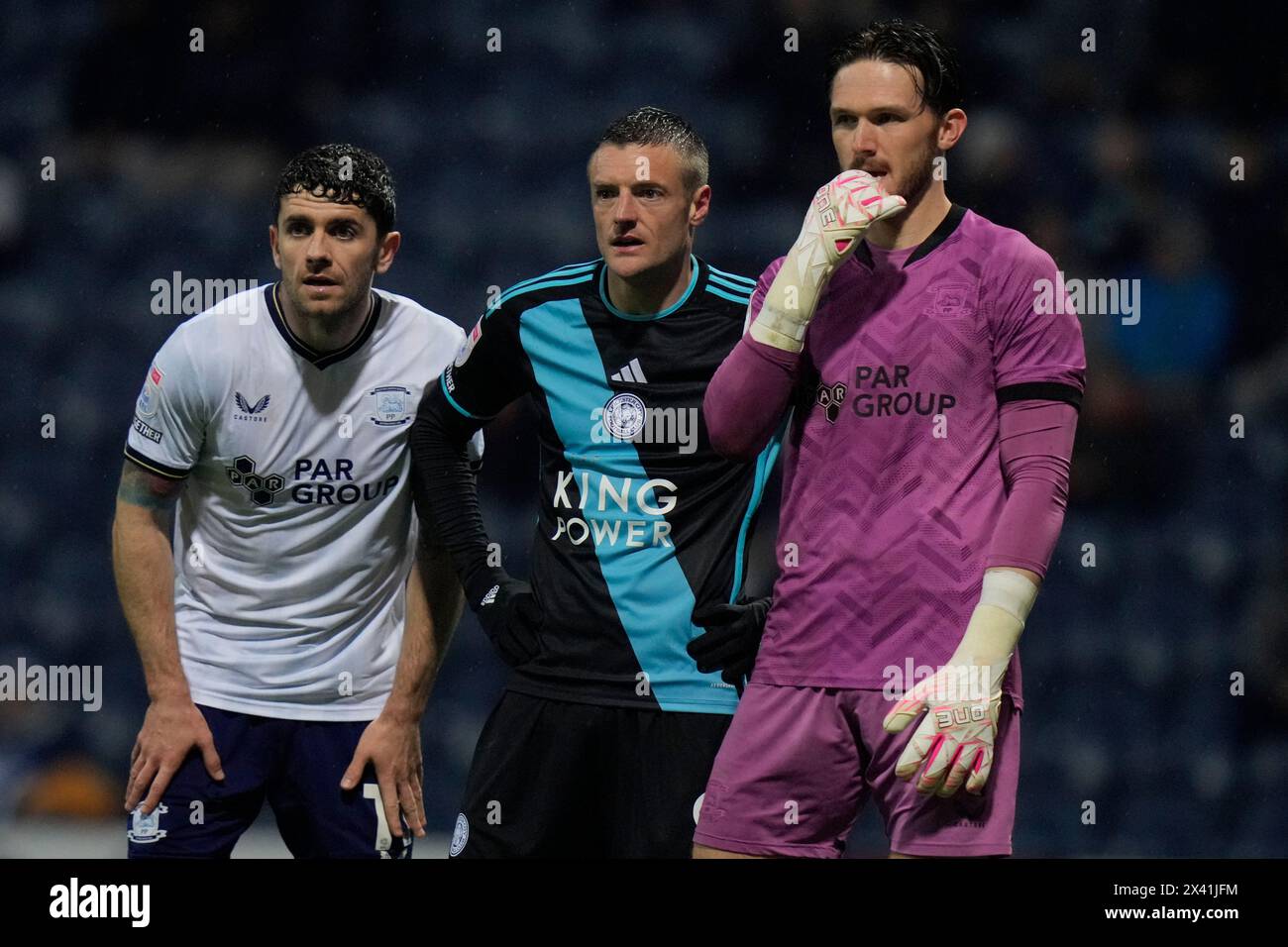 Ryan Ledson of Preston North End, Jamie Vardy of Leicester City and ...