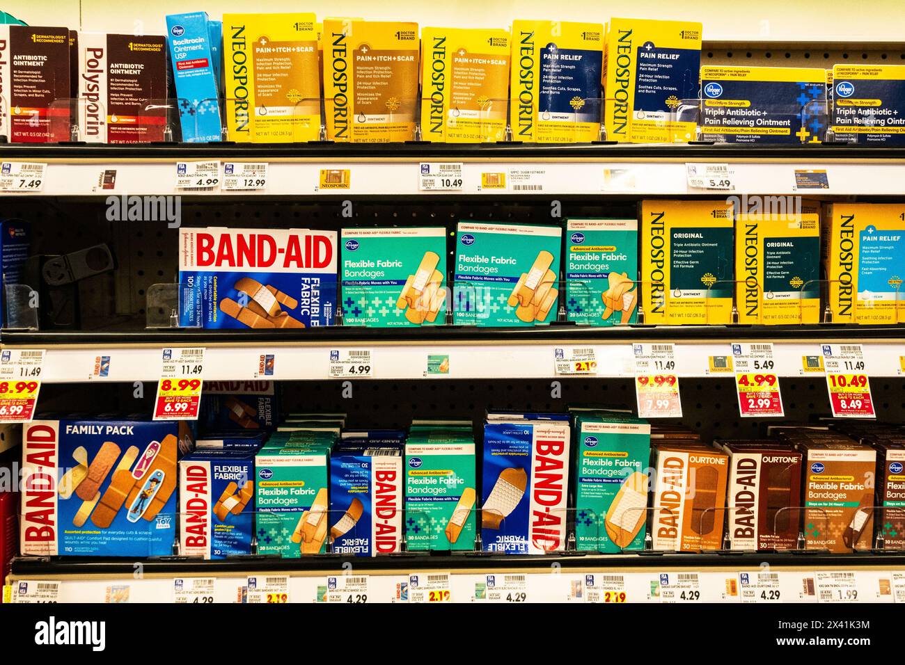 Band aids hi-res stock photography and images - Alamy
