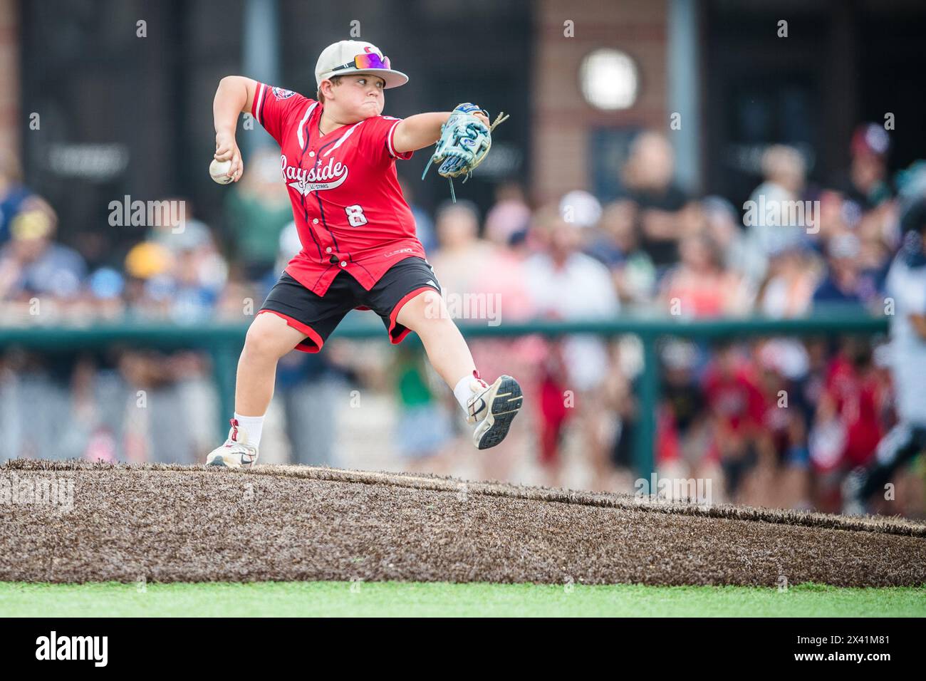 Houston, Texas, USA. 28th Apr, 2024. A young fan throws the ceremonial ...