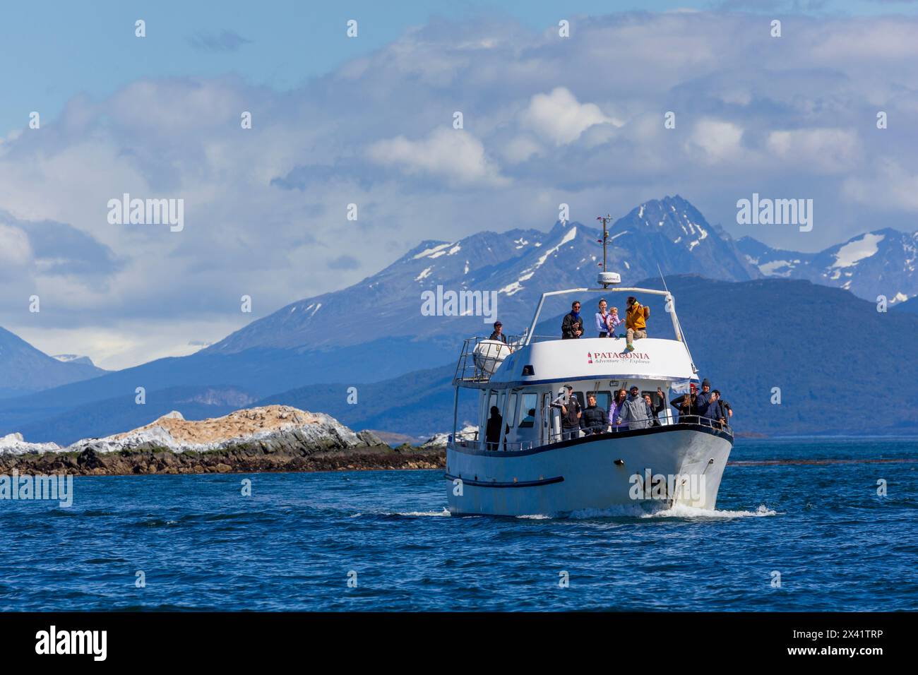 Tour boat les eclaireurs hi-res stock photography and images - Alamy