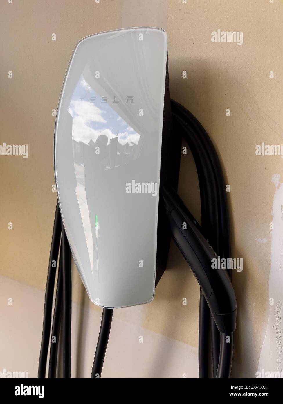 Tesla wall mounted electric hi-res stock photography and images - Alamy