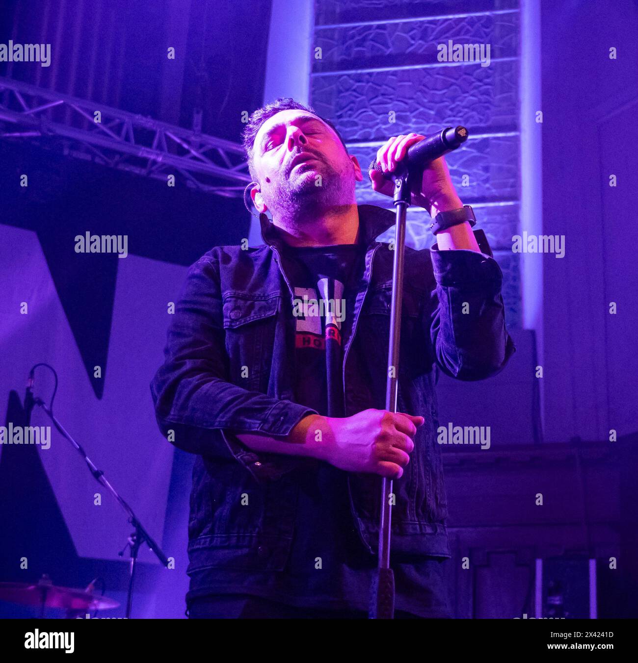 Dante Gizzi performing with Gun at Saint Lukes in Glasgow on the 26th ...