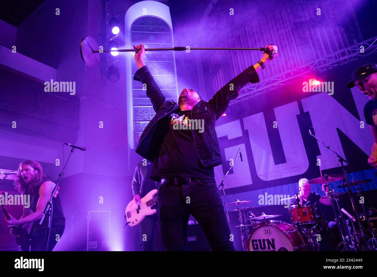 Dante Gizzi performing with Gun at Saint Lukes in Glasgow on the 26th ...