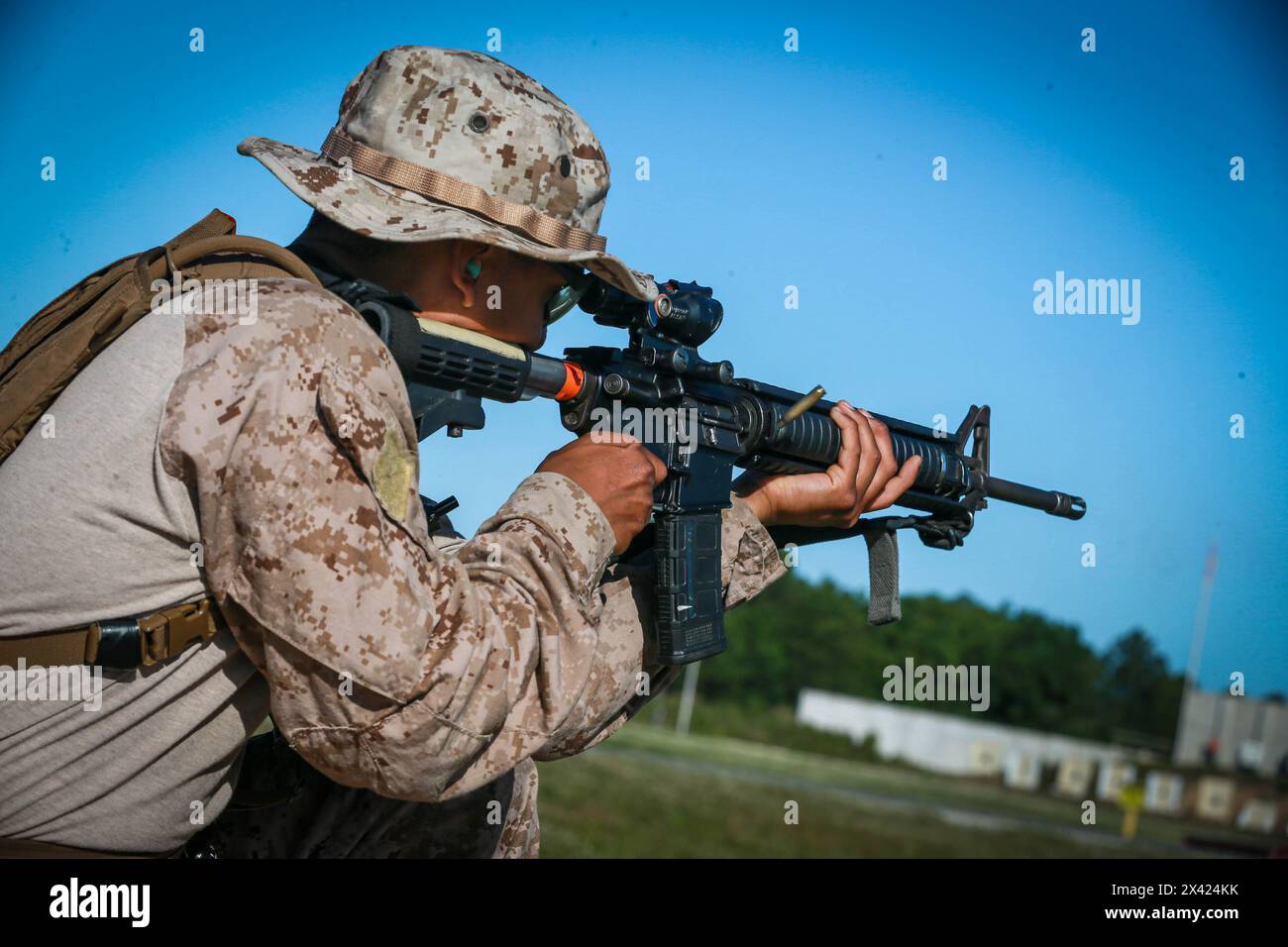 Recruits with Mike Company, 3rd Recruit Training Battalion, conduct ...