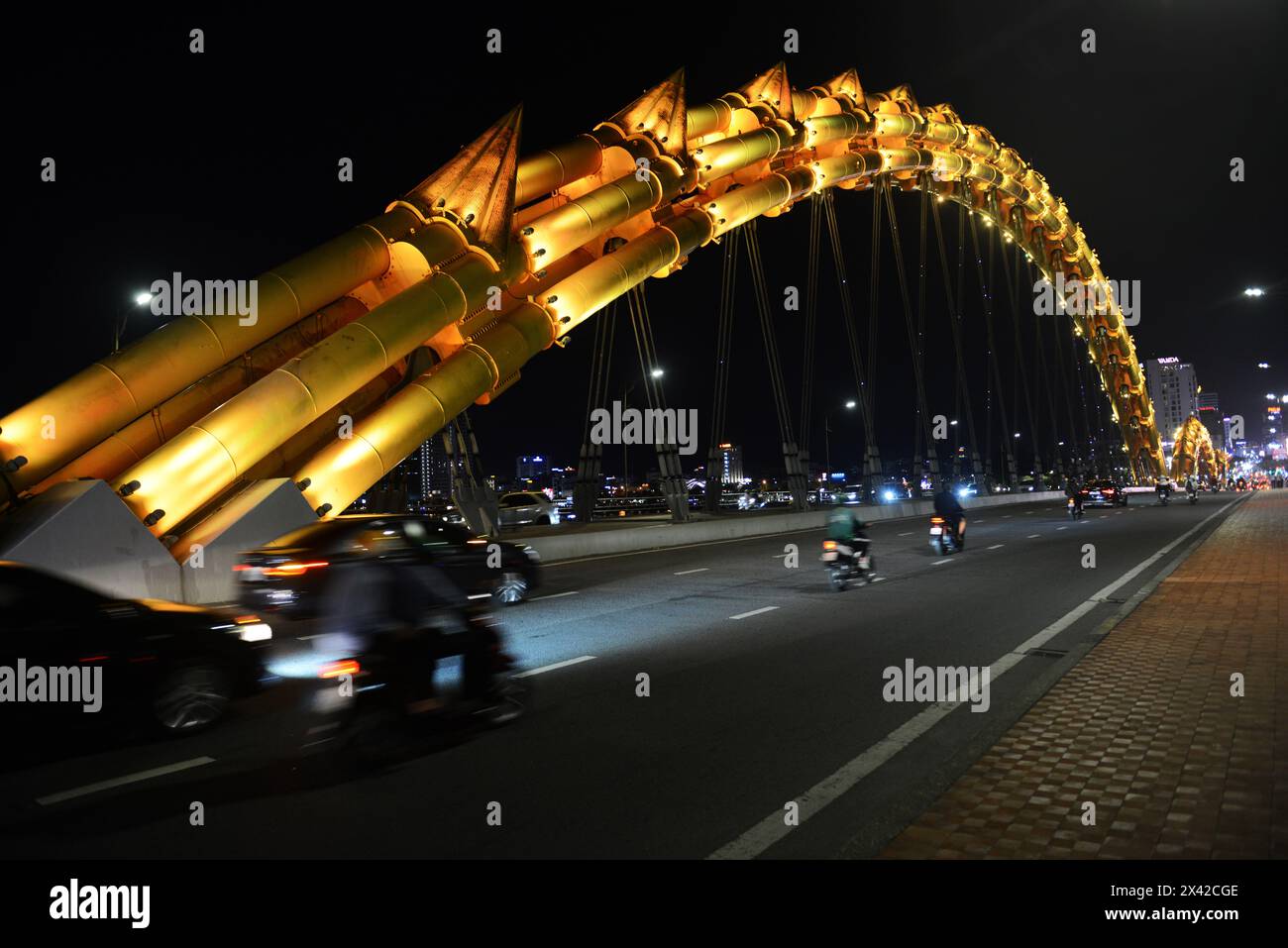 The Dragon Bridge ( Cầu Rồng ) in Da Nang, Vietnam Stock Photo - Alamy