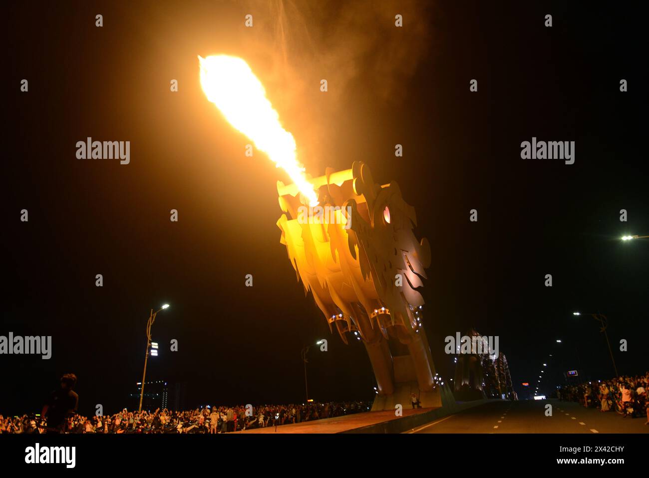 The Dragon Bridge ( Cầu Rồng ) in Da Nang, Vietnam Stock Photo - Alamy