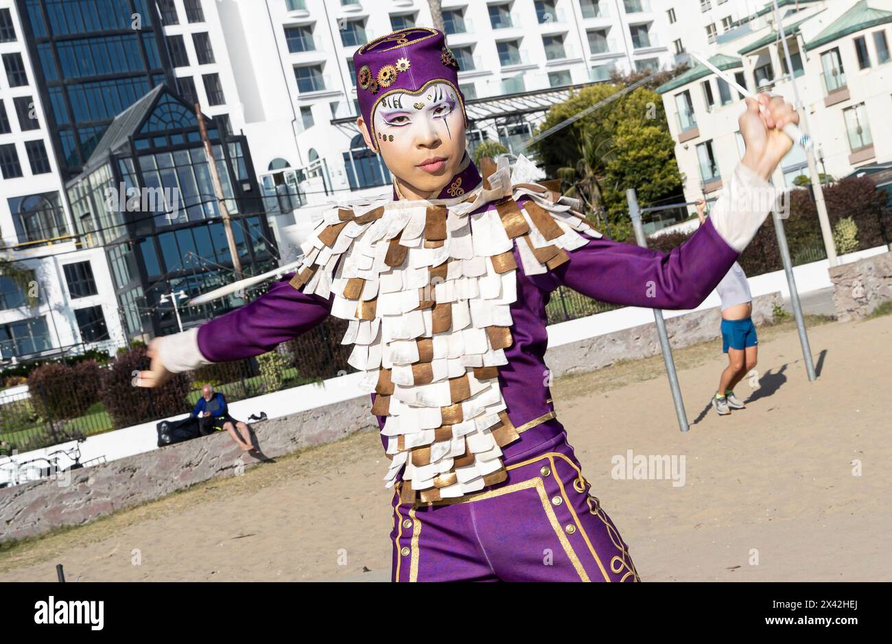 Santa Monica, USA. 29th Apr, 2024. Cirque du Soleil KOOZA performer ...