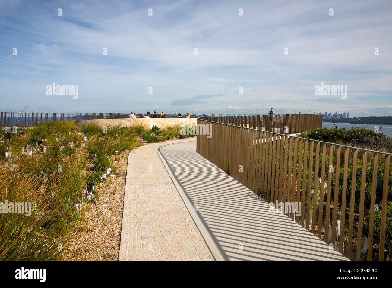 Fairfax track walking loop on North Head Manly, looking towards ...