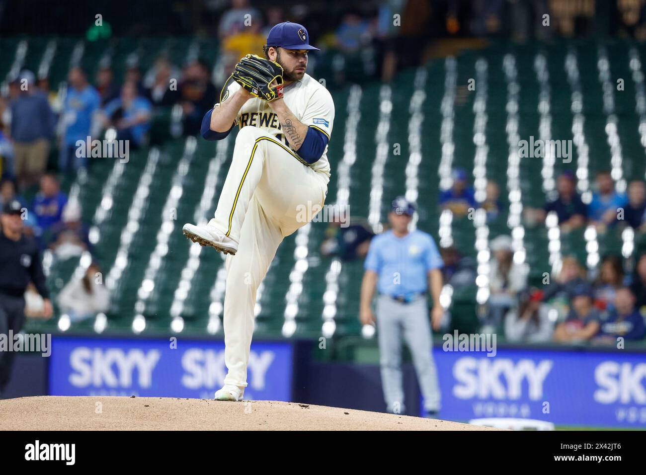 Milwaukee, WI, USA. 29th Apr, 2024. Milwaukee Brewers pitcher Bryse ...