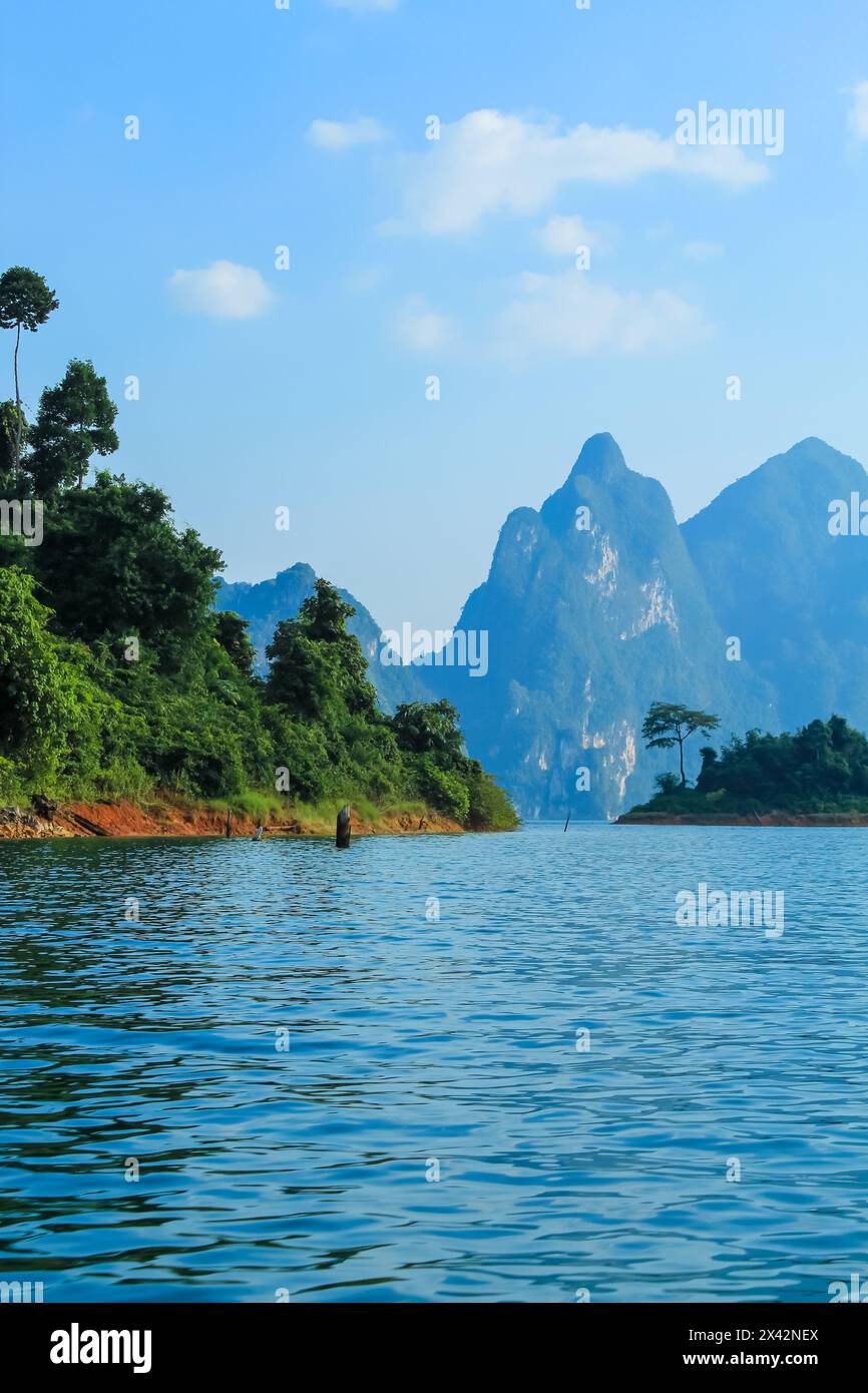 Beautiful nature mountain background, Ratchaprapa Dam and Cheow Lan ...