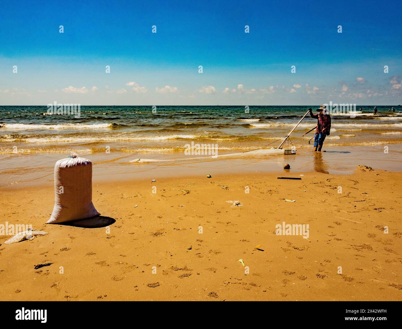 Woman workers fishing collecting snails traditional work women ...