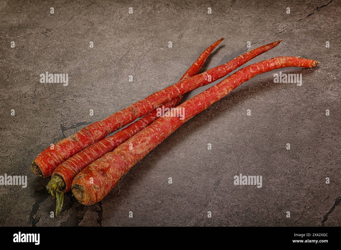 Raw ripe Indian red carrot root Stock Photo - Alamy