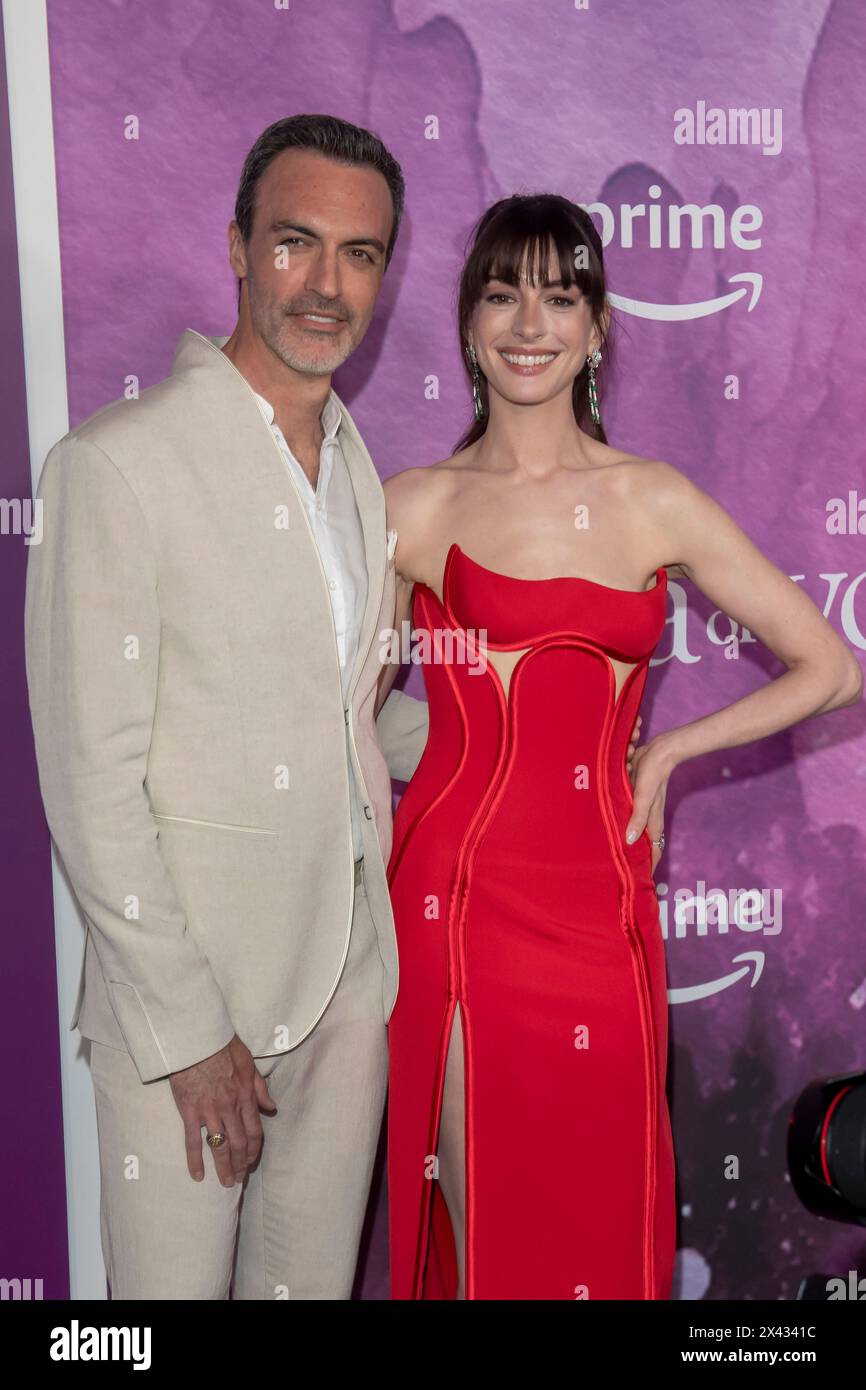 Actress anne reid hi-res stock photography and images - Alamy