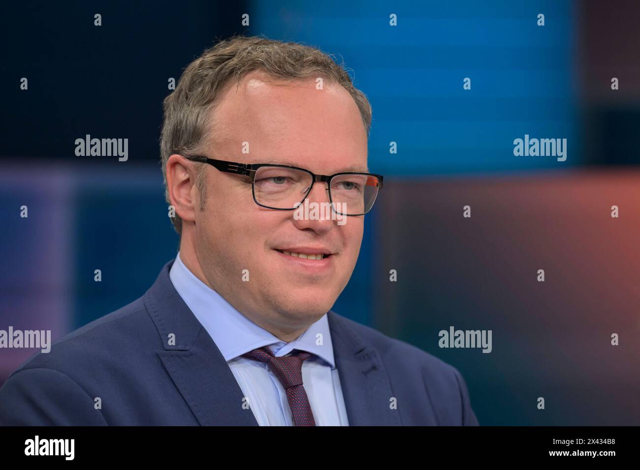 hart aber fair Polittalk, TV, Format, mit Moderator - Louis Klamroth ...