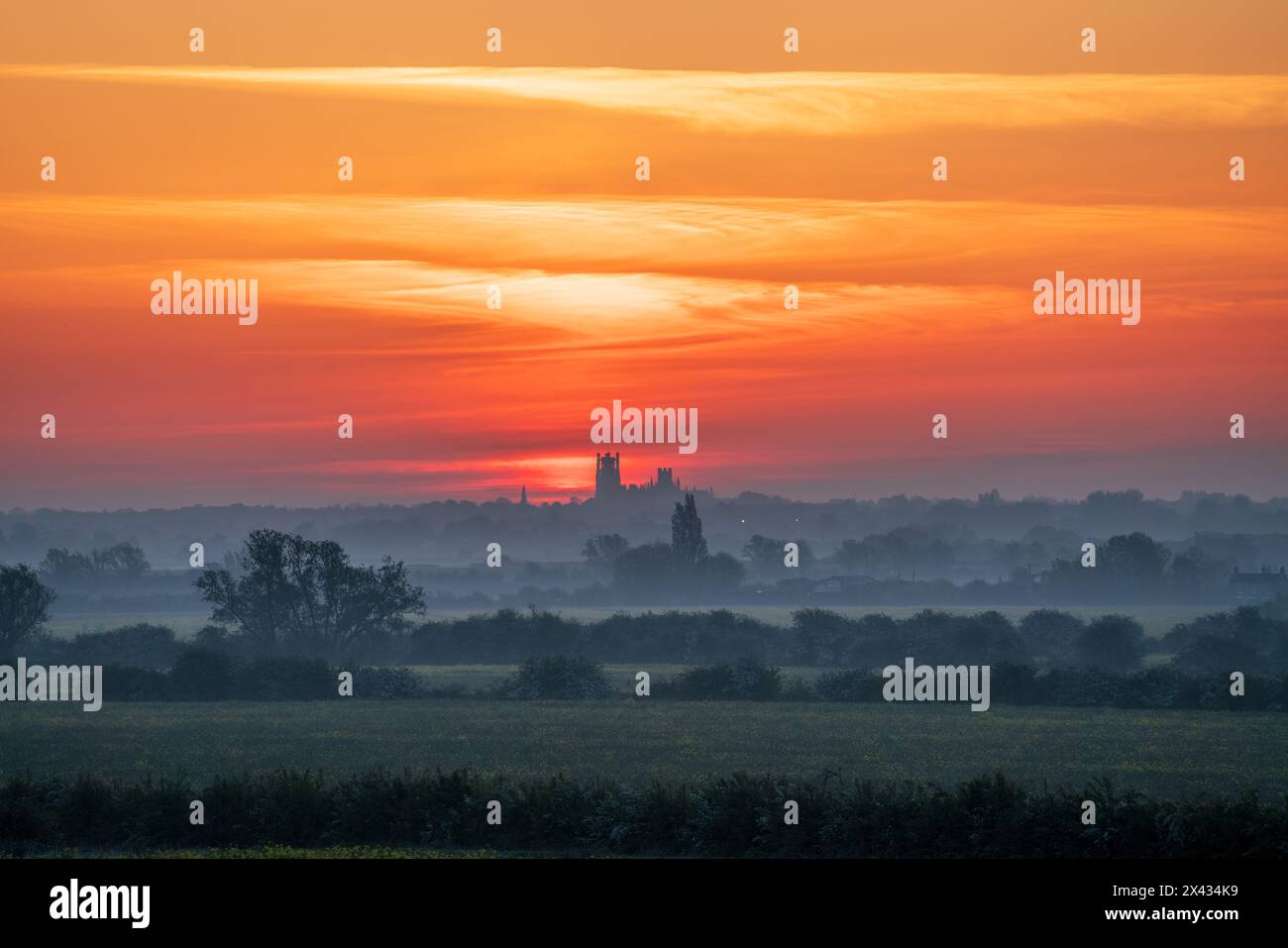 Sunrise behind Ely Cathedral, as seen from Haddenham Stock Photo - Alamy