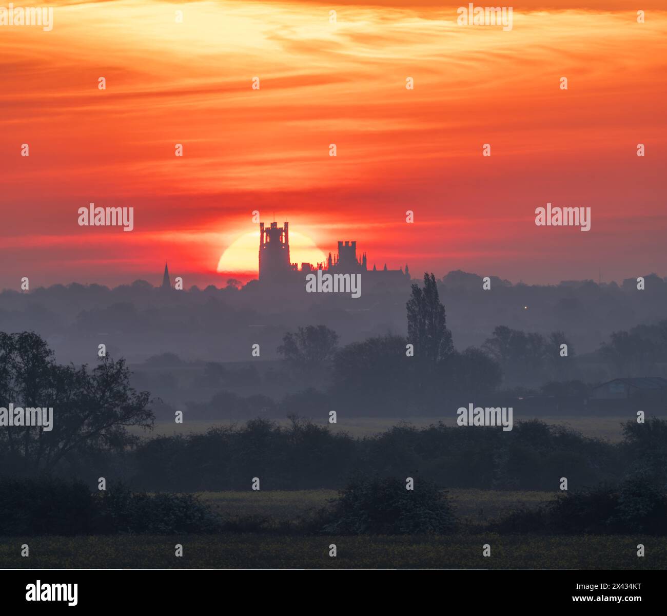 Sunrise behind Ely Cathedral, as seen from Haddenham Stock Photo - Alamy