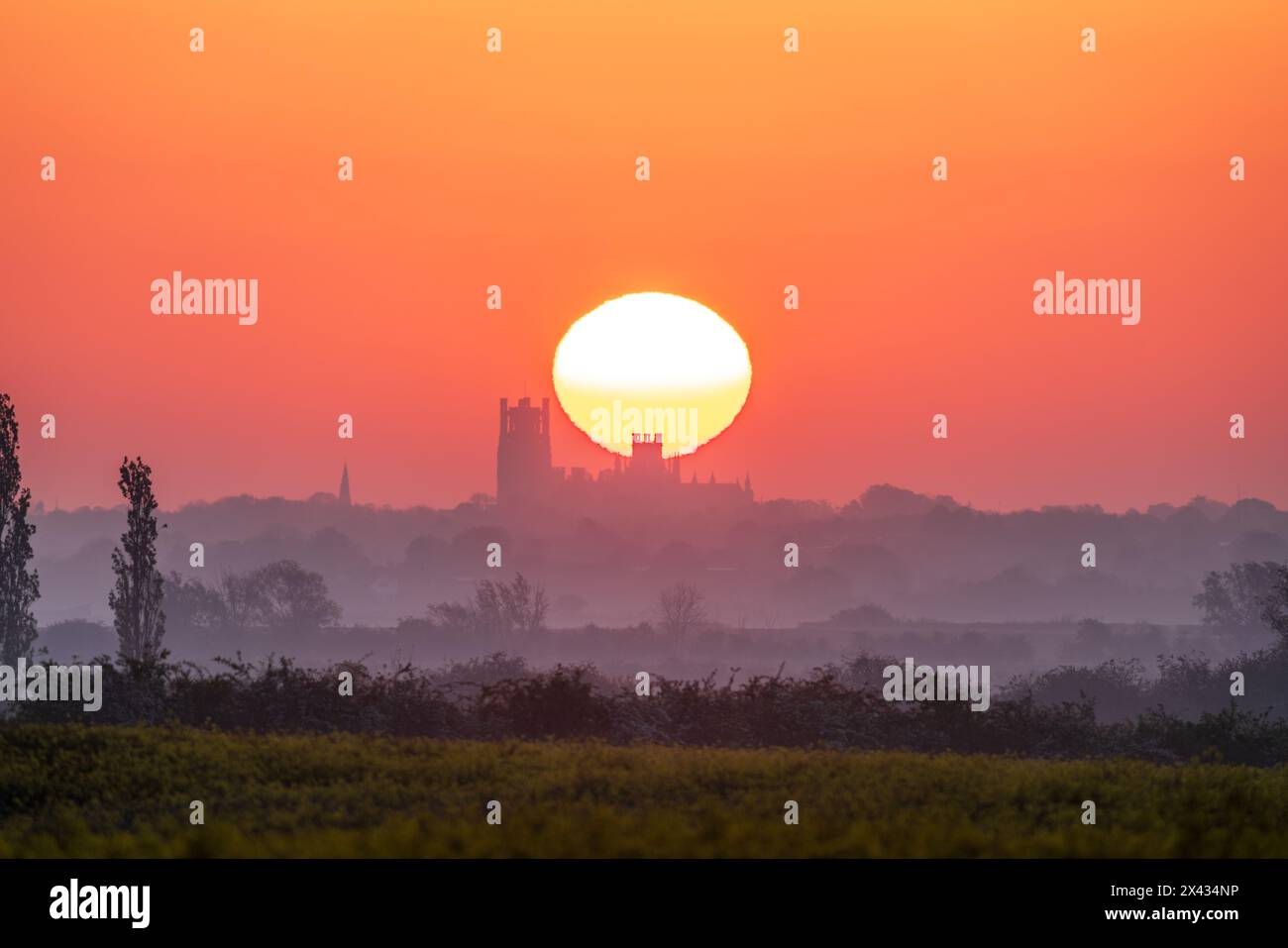 Sunrise behind Ely Cathedral, as seen from Haddenham Stock Photo - Alamy