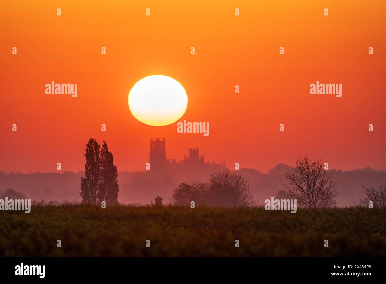 Sunrise behind Ely Cathedral, as seen from Haddenham Stock Photo - Alamy