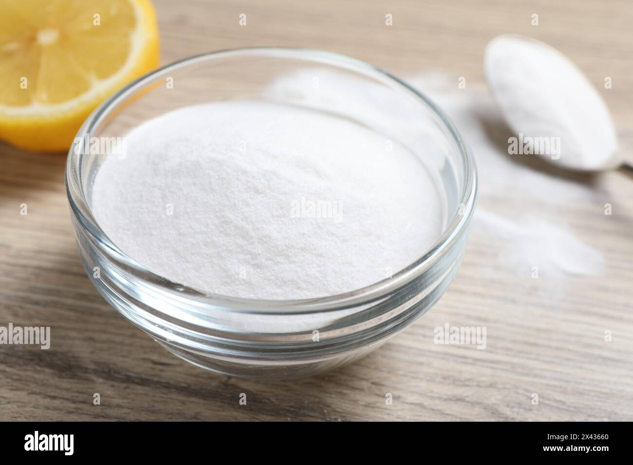 Baking soda and lemon on wooden table, closeup Stock Photo - Alamy