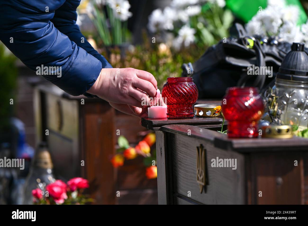 Non Exclusive: LVIV, UKRAINE - APRIL 27, 2024 - A person lights a vigil ...