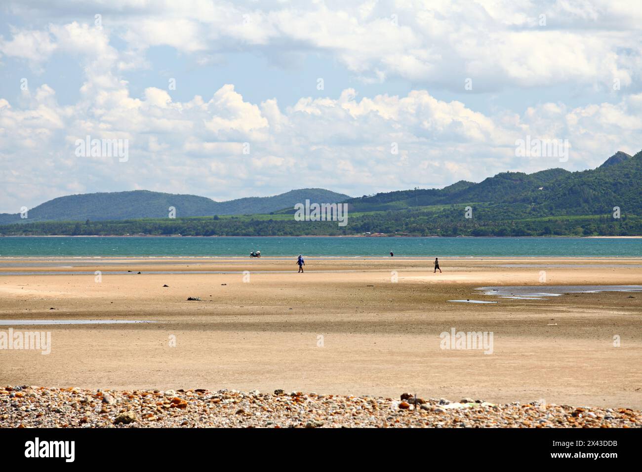 Tropical beach Ao Bo Mao Beach (Bo Mao Beach) in Chum Kho, Pathio ...