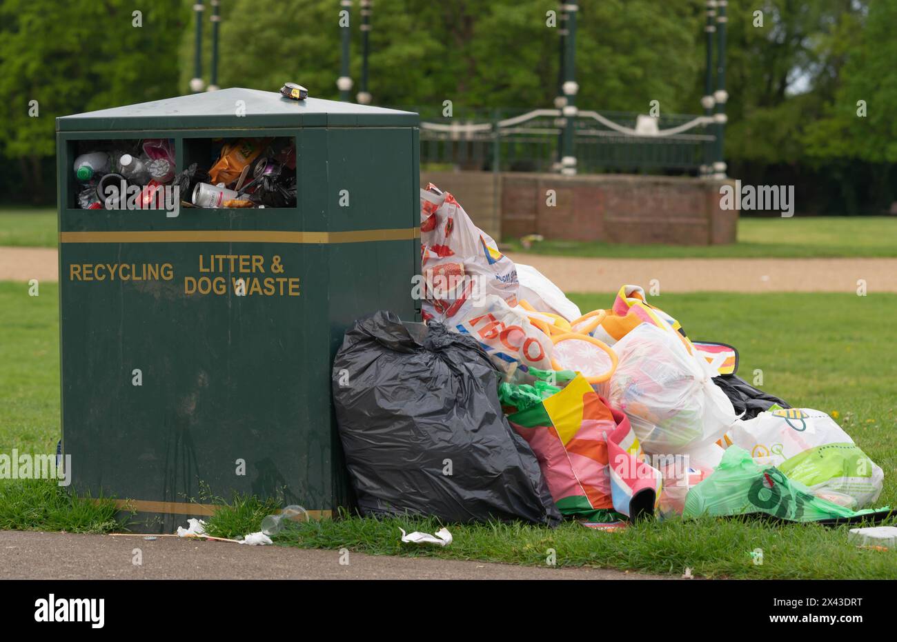 Boultham Park, Lincoln, Lincolnshire, seating, shelter, area, park ...