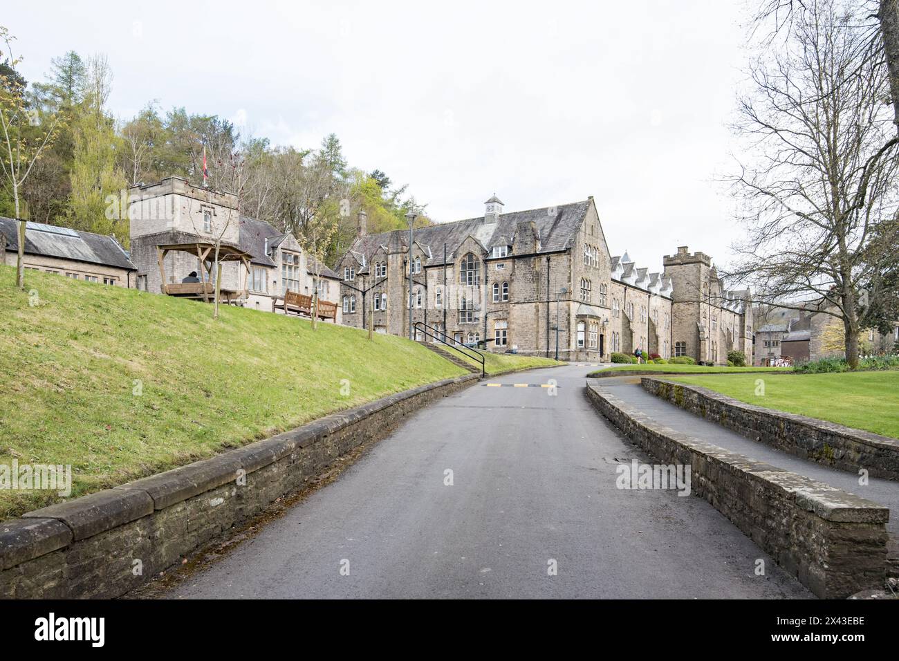 Driveway up to Giggleswick independent School and Richard Whiteley ...