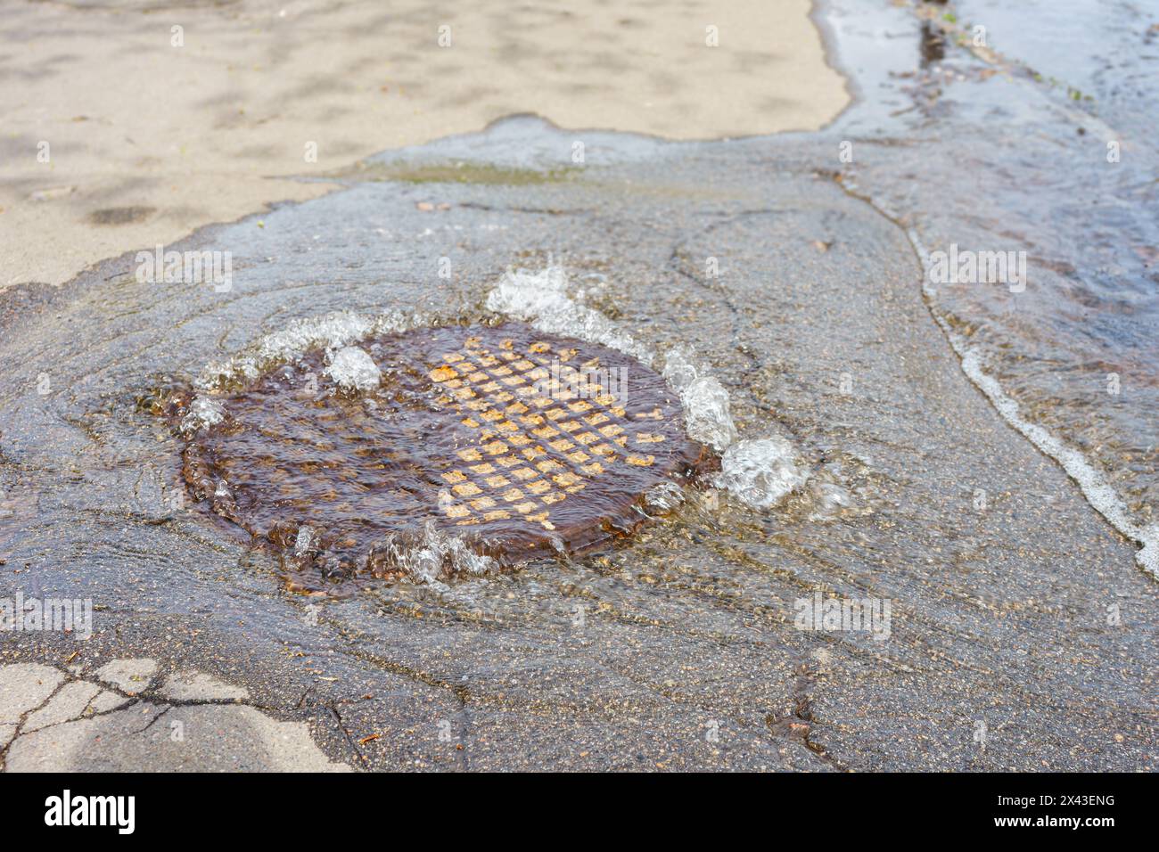 Water fountain pours out from sewer hatch, breakthrough sewerage system ...