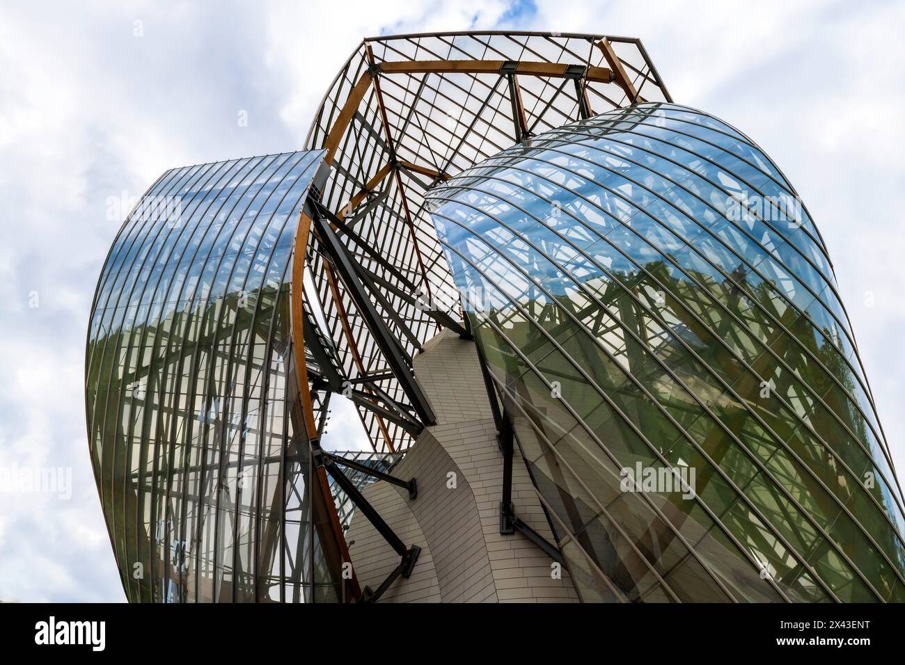 Fondation Louis Vuitton building design by architect Frank Gehry is a ...
