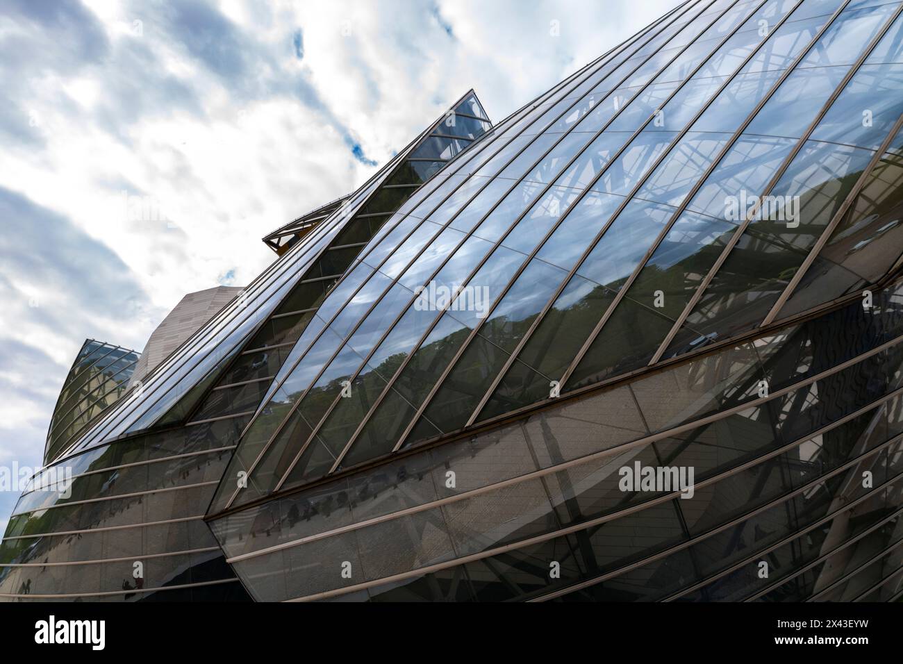 Fondation Louis Vuitton building design by architect Frank Gehry is a ...