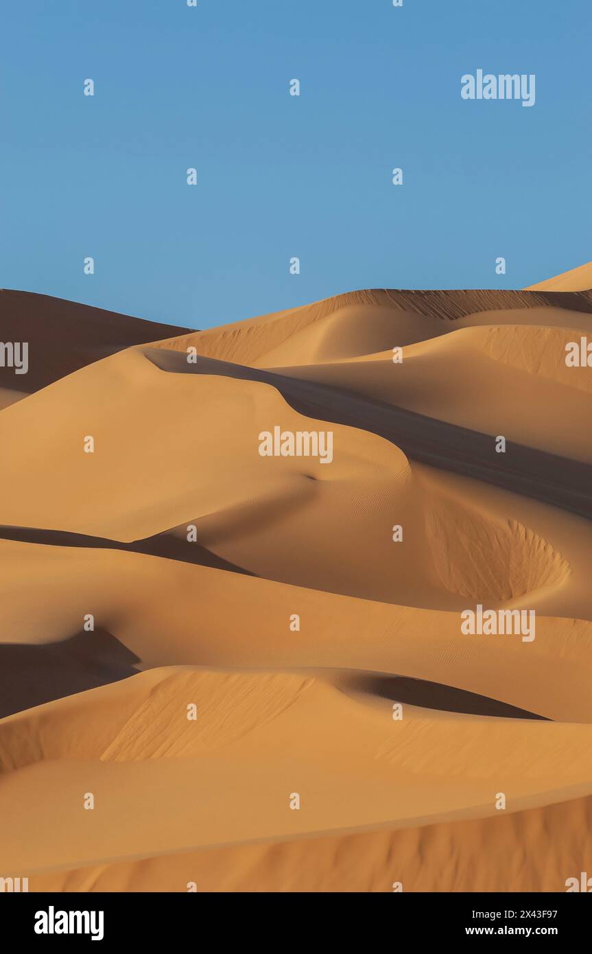 Sand dunes in the Erg Awbari. Fezzan, Libya Stock Photo - Alamy