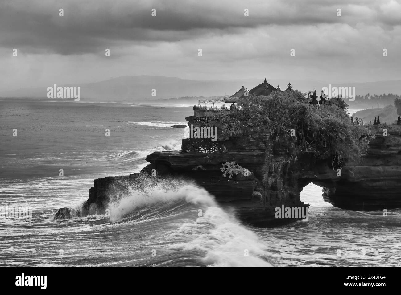 Crashing waves on the lava rock shoreline of Tanah Lot Temple, Bali ...
