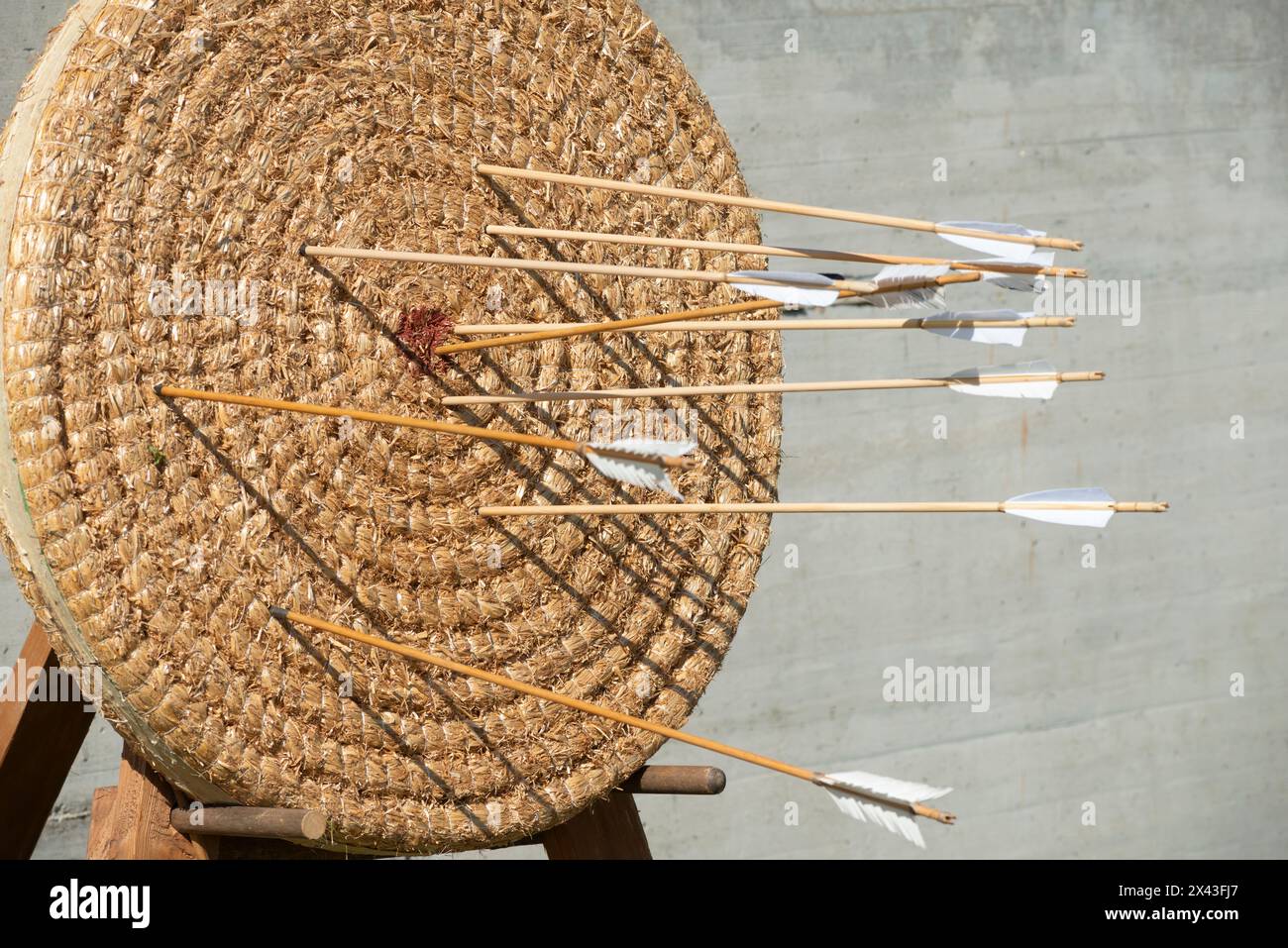 Straw Archery Target With Arrows Stock Photo - Alamy Straw Archery Target With Arrows Stock Photo - Alamy
