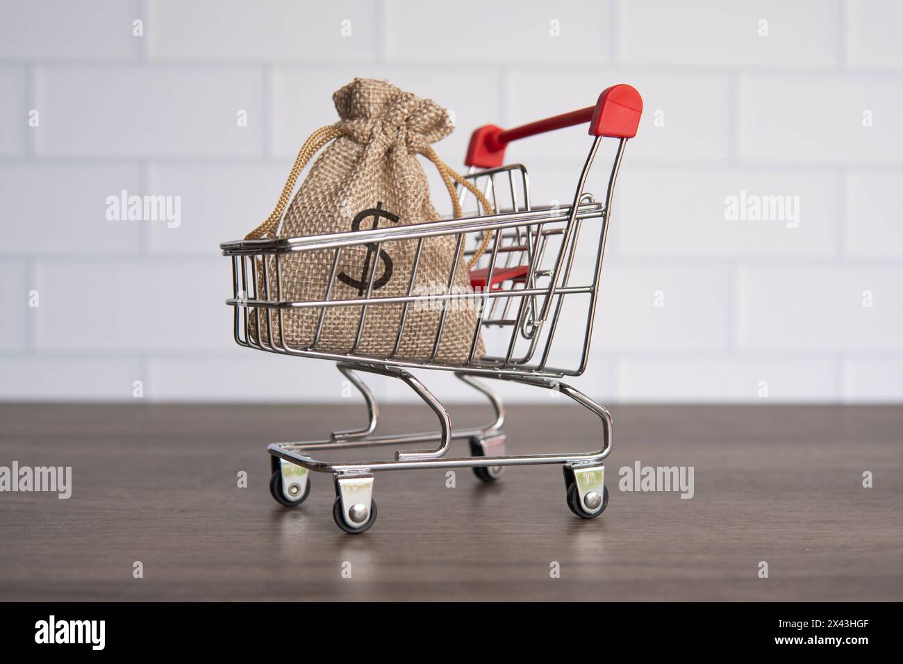 Big spender cash hi-res stock photography and images - Alamy