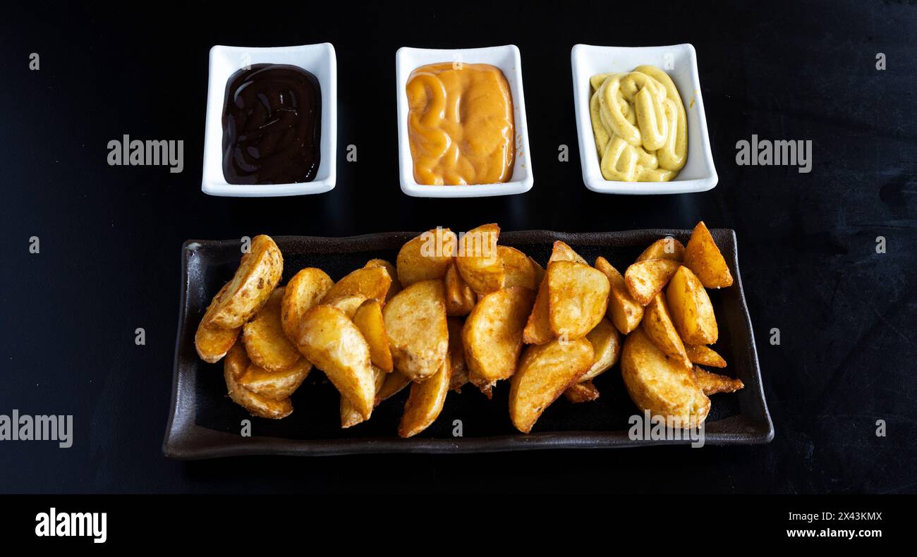 Serving french fries hi-res stock photography and images - Alamy