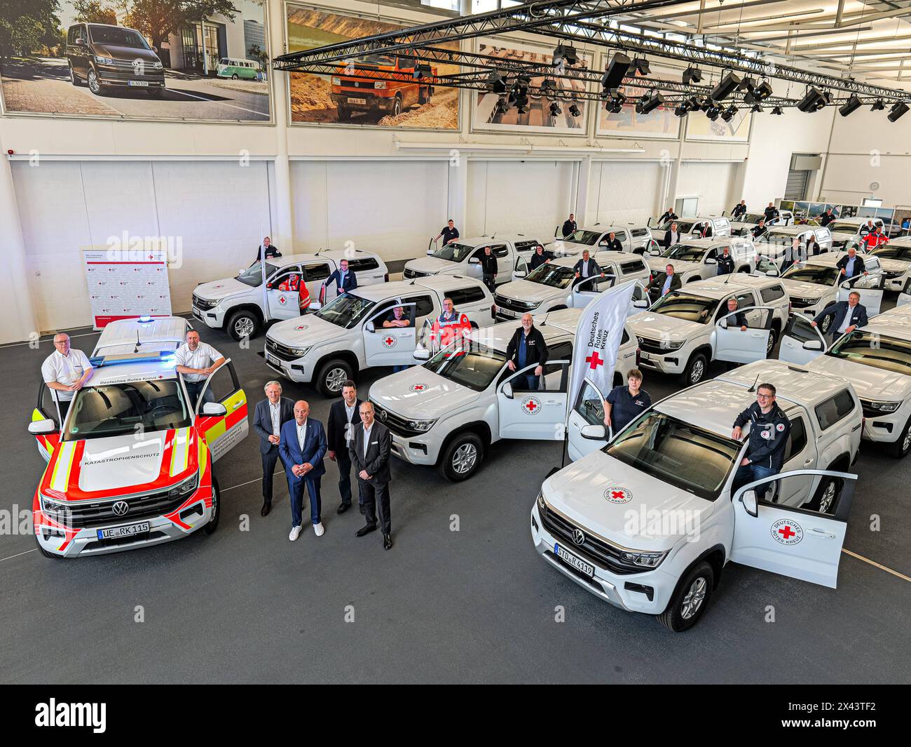 22 VW Amaroks für den Katastrophenschutz Das Deutsche Rote Kreuz ...