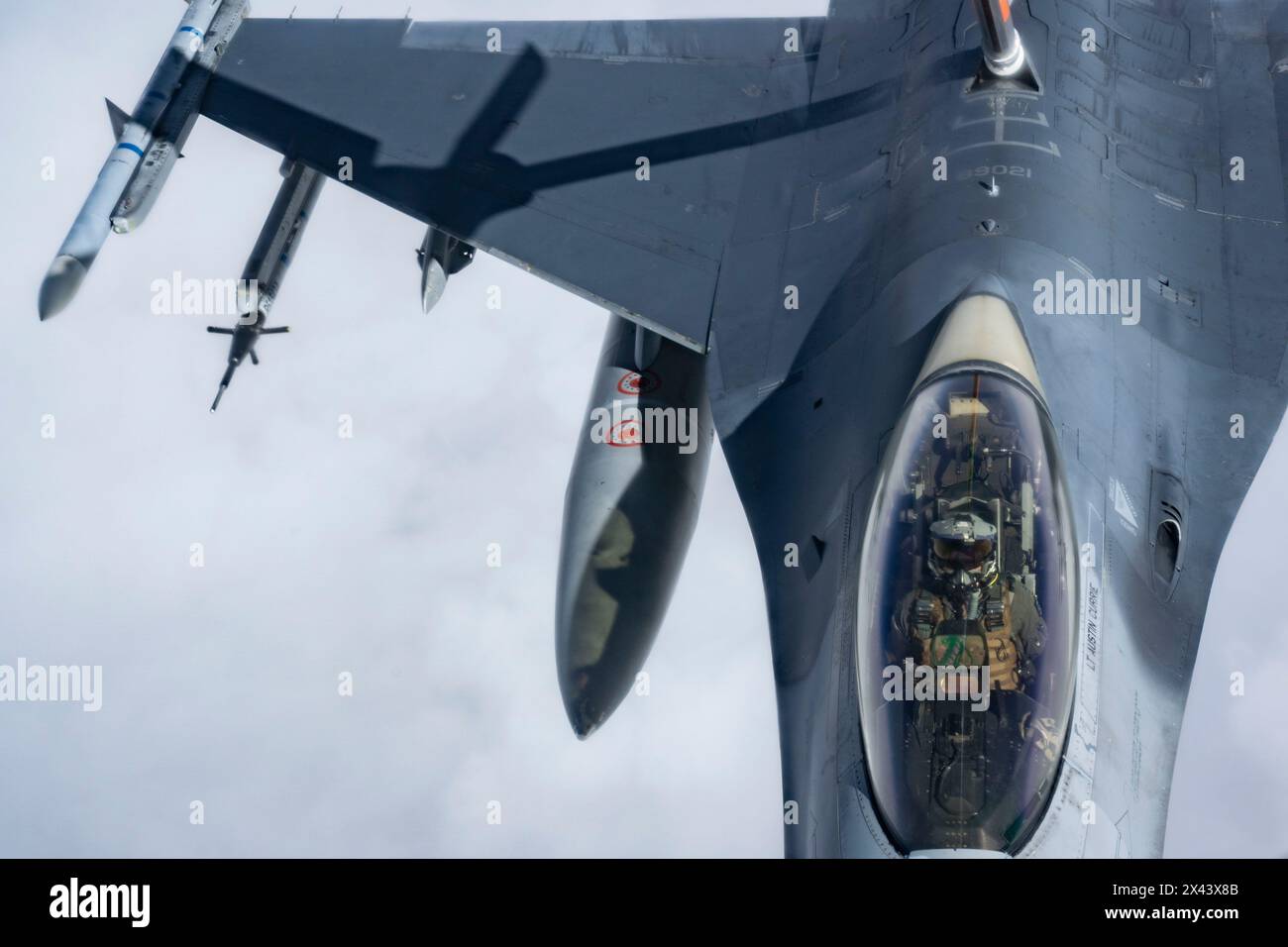 A U.S. Air Force F-16 Fighting Falcon assigned to the 80th Fighter ...